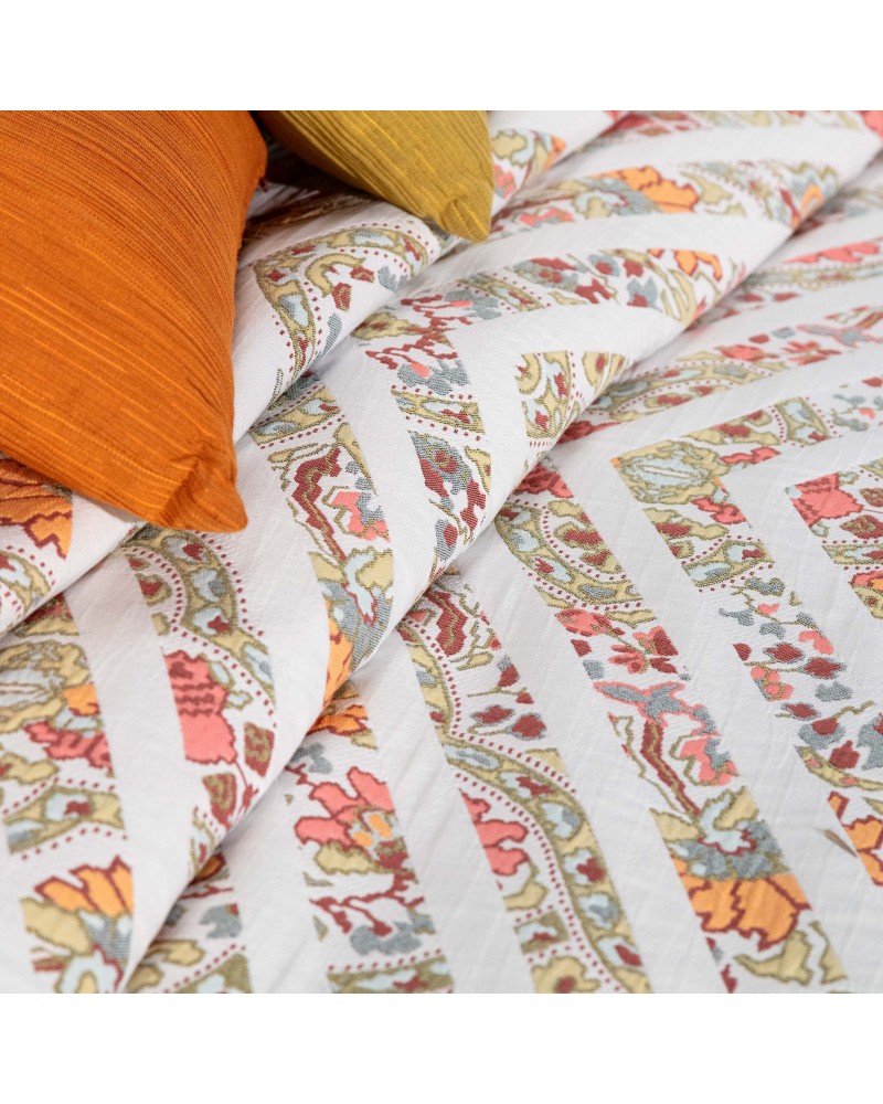 Colcha cubrecama jacquard con dibujo geométrico